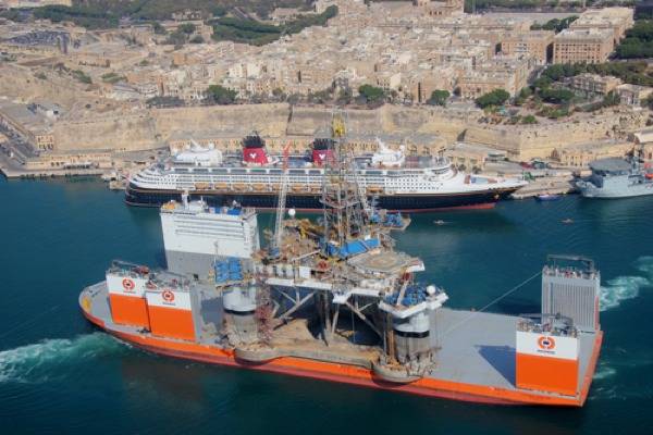 Rig Too Big for Drydock: Dockwise Liftboat Fills the Bill
