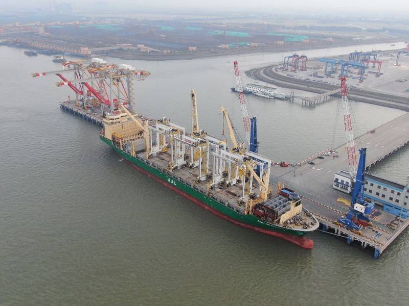 Video: Six RTG Cranes Arrive in Miami