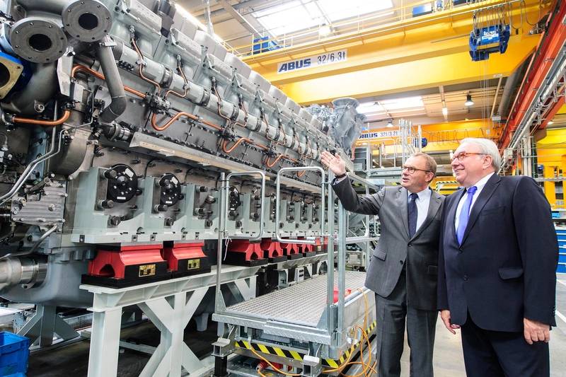 Parliamentary Under Secretary Beckmeyer Visits Rolls-Royce