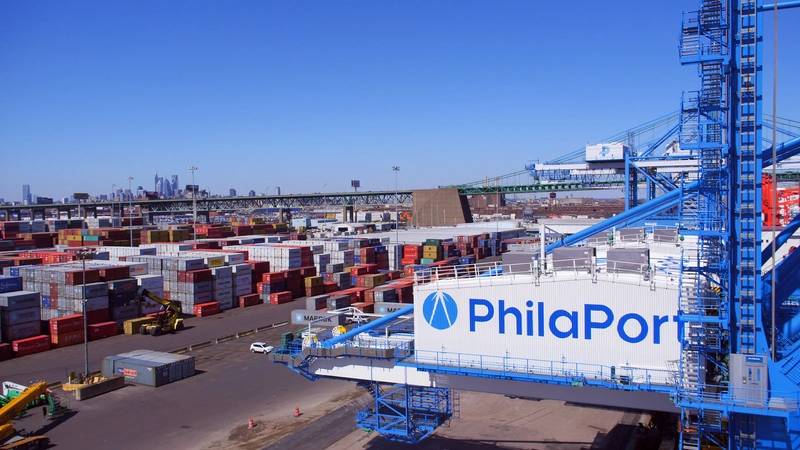 Video: Philly's New Port Cranes Go to Work