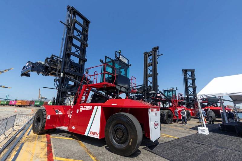 Electric Cargo Top Handlers Enter Service at Port of Los Angeles