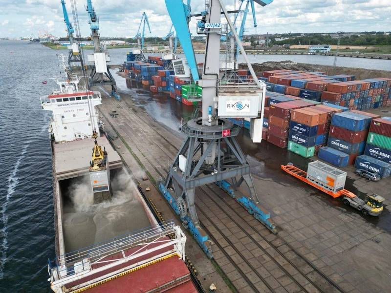 Riga Central Terminal Takes Delivery of Six Self-Discharging Containers