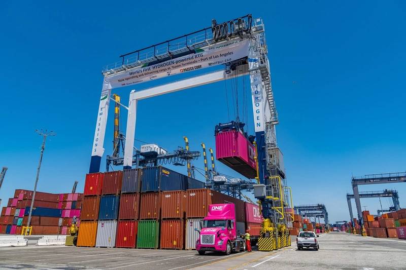 World's First Hydrogen Fuel Cell RTG Commences Operation