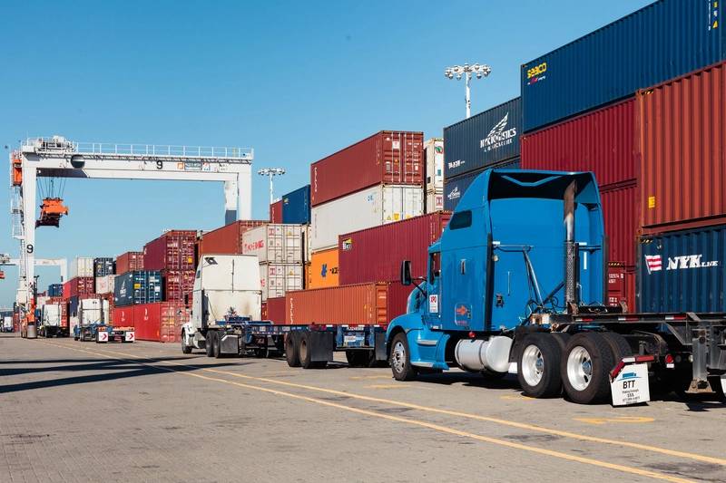 Oakland’s TraPac Terminal Opens at Night for Truckers